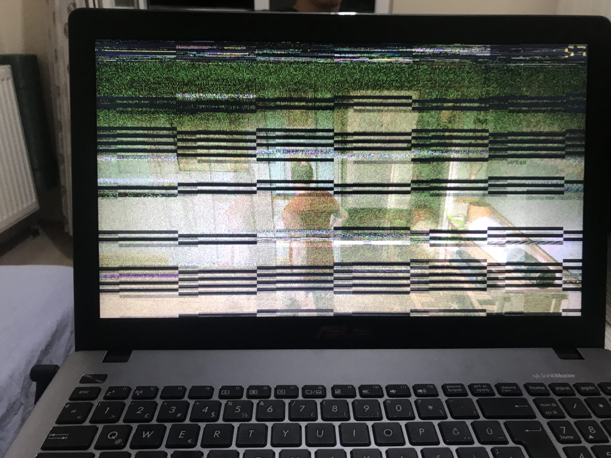 Laptop Ekran Dalgalanması Nasıl Düzeltilir?